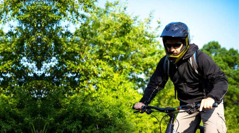 Best Full Face Mountain Bike Helmets 2026 - Regular Biker