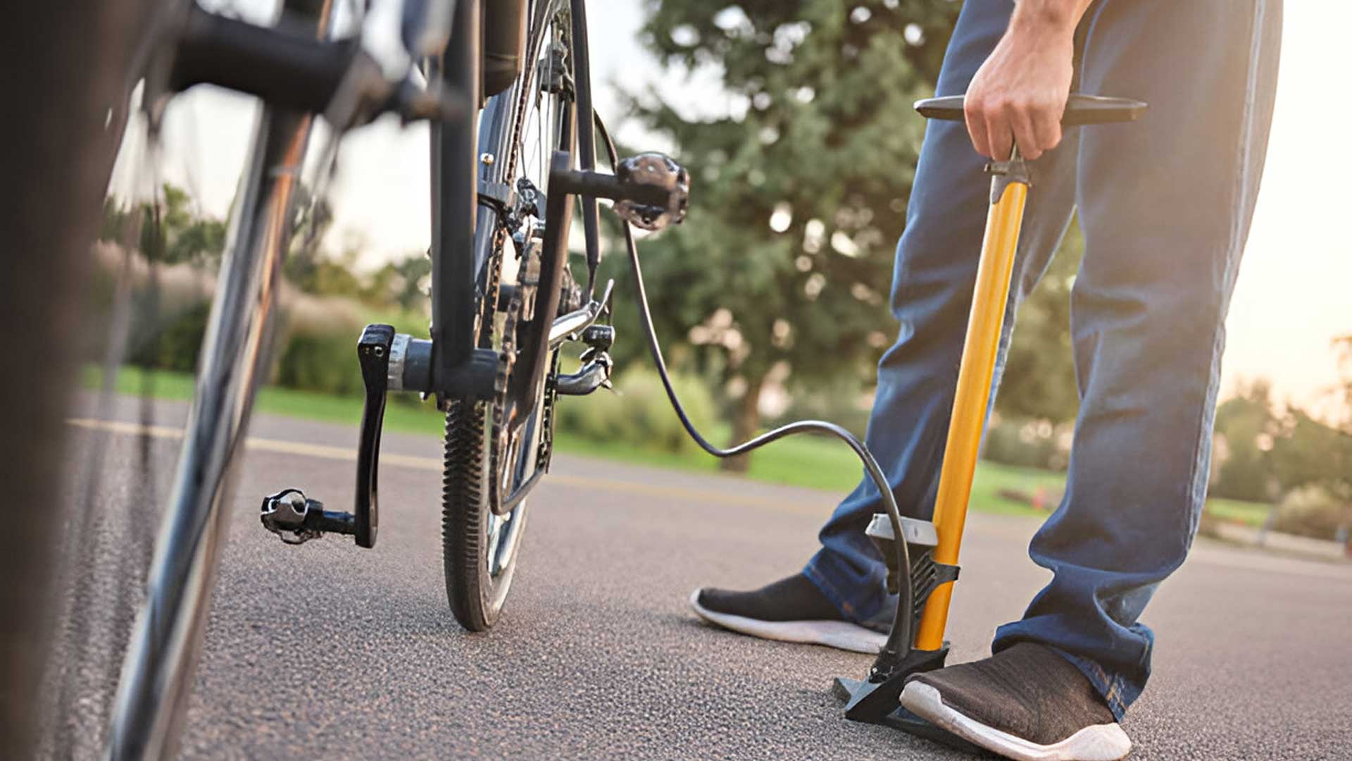 Best Road Bike Floor Pumps 2025 - Regular Biker